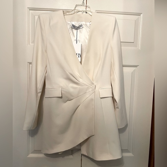 Zara | Jackets & Coats | Zara Cream Colored Blazer With Shoulder Pads ...